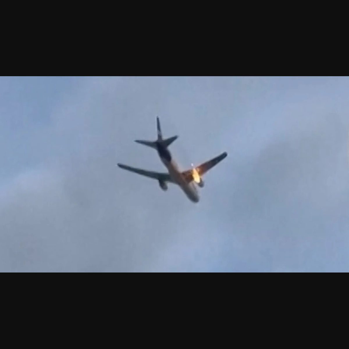 fedex cargo plane engine fire