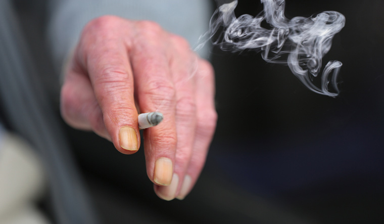 Unusual symptoms in long-term smokers defying traditional tobacco ...