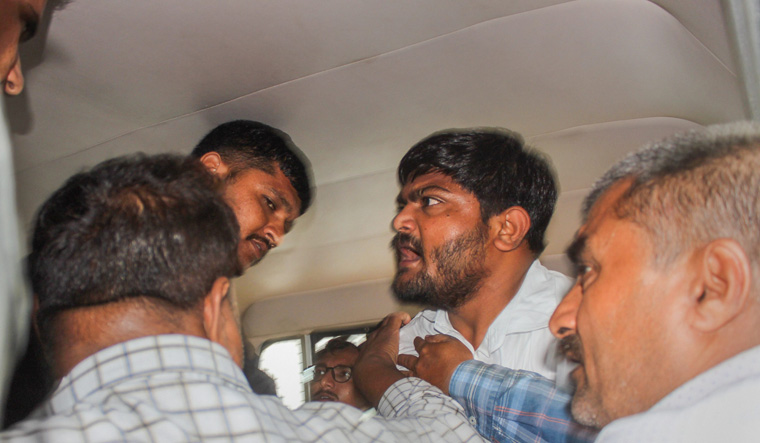 Patidar unrest: Arrest of Hardik's aide triggers violence in Surat ...