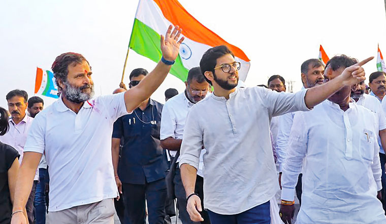 Aaditya Thackeray takes part in Bharat Jodo Yatra, marches along with ...