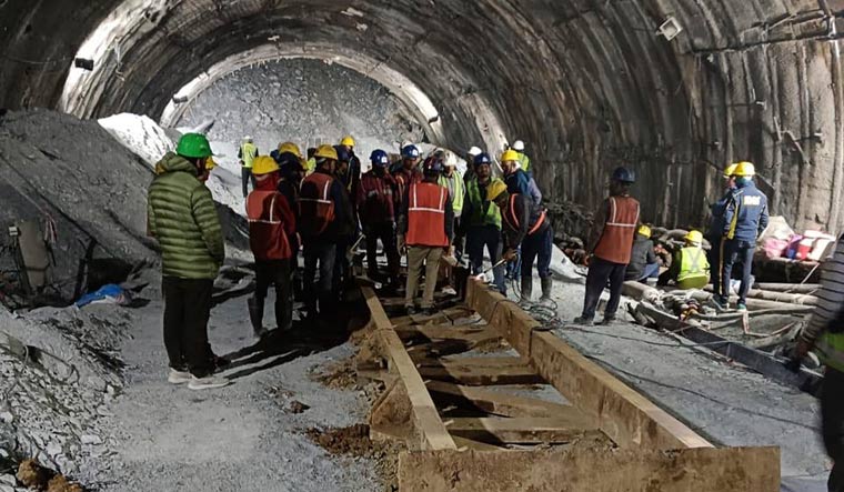 Uttarkashi tunnel collapse: Drilling begins to create escape passage ...