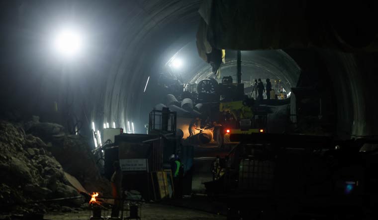 Uttarakhand tunnel rescue: Vertical drilling of 19 metres done on first ...