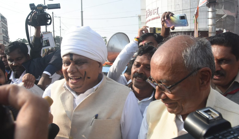 MP Congress MLA Baraiya blackens face as prediction of BJP loss goes ...