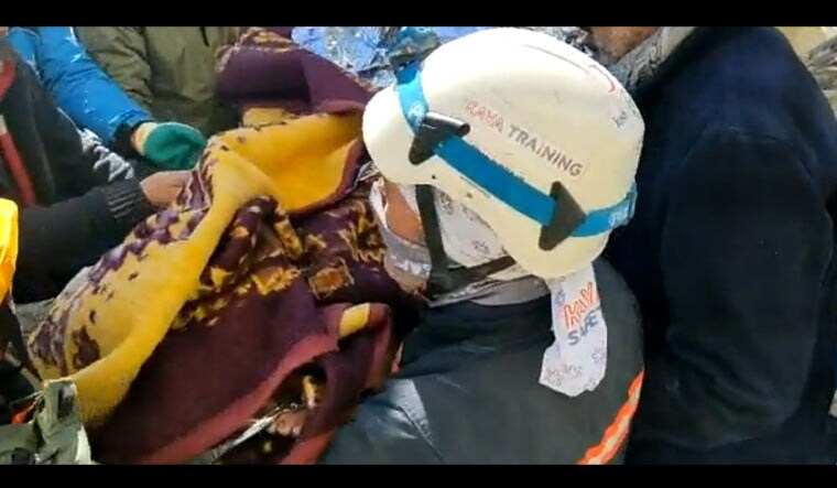 NDRF team rescues 6-year-old girl from rubble in earthquake-hit Turkey ...