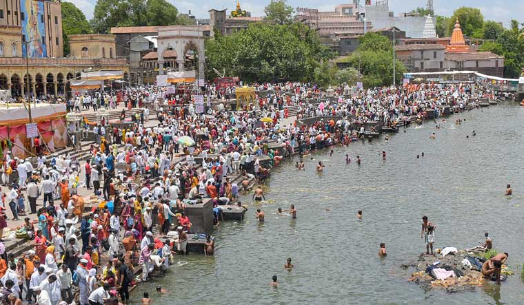 Lathicharge on pilgrims: Fadnavis hits out at opposition, warns not to ...