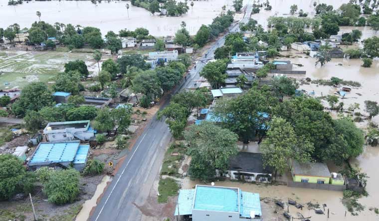 Monsoon mayhem: Landslide on Mumbai-Pune Expressway; Telangana reports 8 rain deaths so far ...