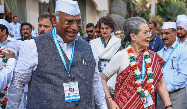 Congress launches a scathing attack on Centre at Hyderabad CWC meet ...