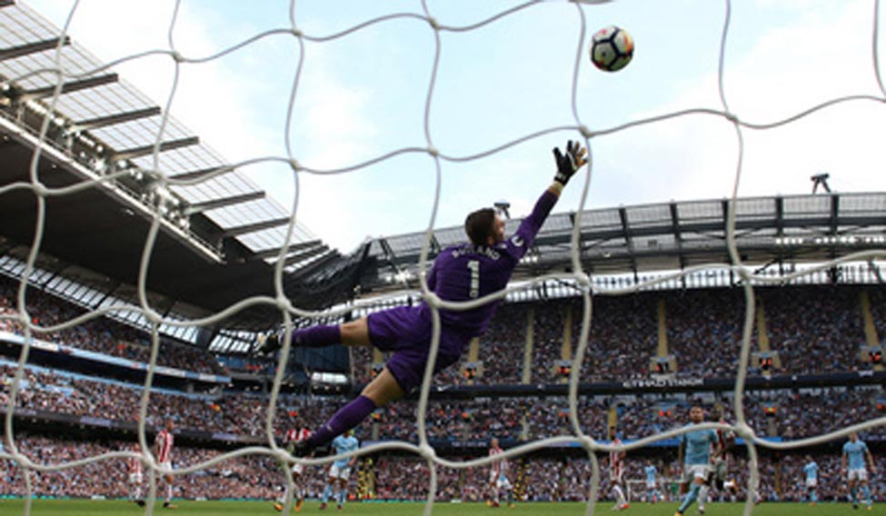 Manchester City dazzle after Liverpool-United bore draw