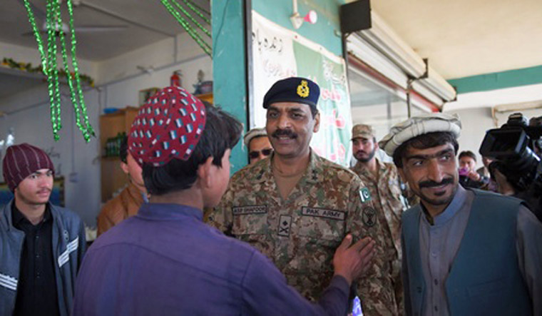 'Pak to complete fencing of 2,600-km-long Afghan border by next year ...