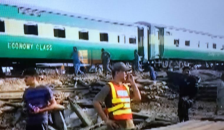 Pakistan: 11 killed, 60 injured in train accident