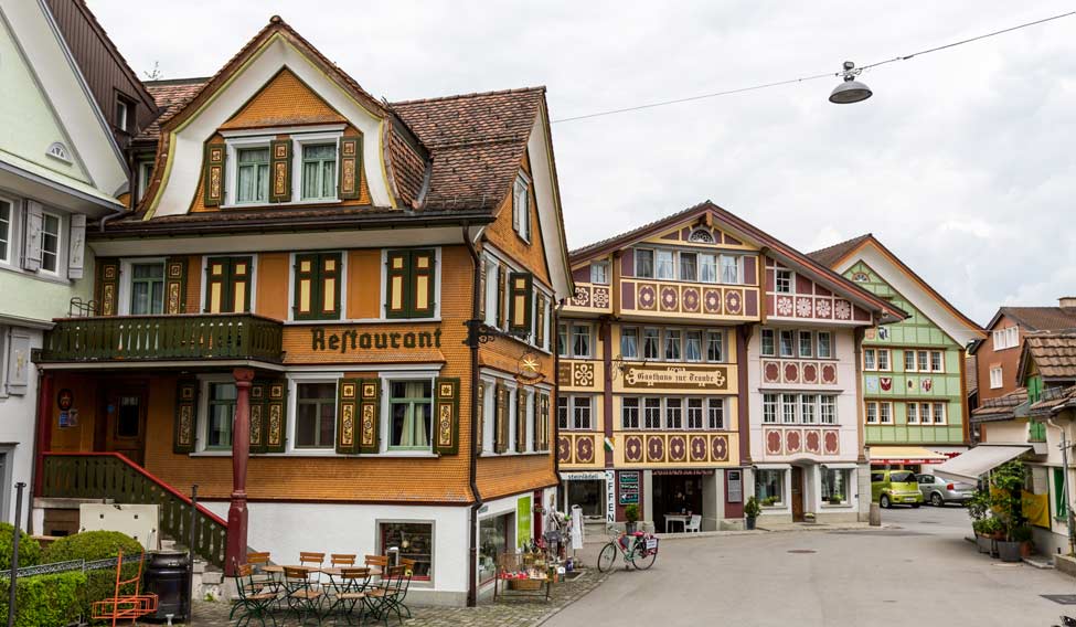 Of cave bears and hermits