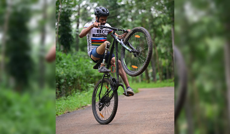 Meet the youngest person to skydive solo with a prosthetic leg - The Week