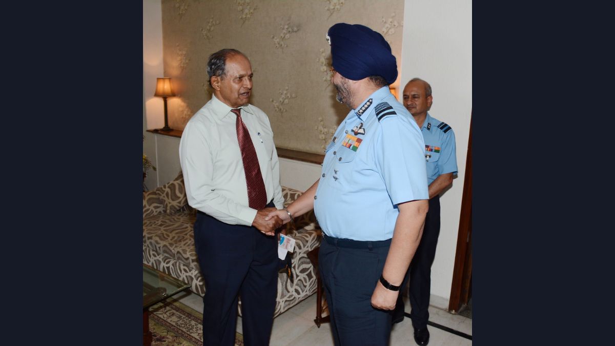 How did Group Captain DK Parulkar escape Pak captivity in 1971? War ...