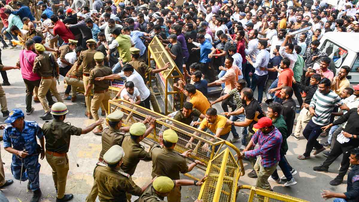 Akhilesh Yadav wades into UP PSC exam protests- The Week