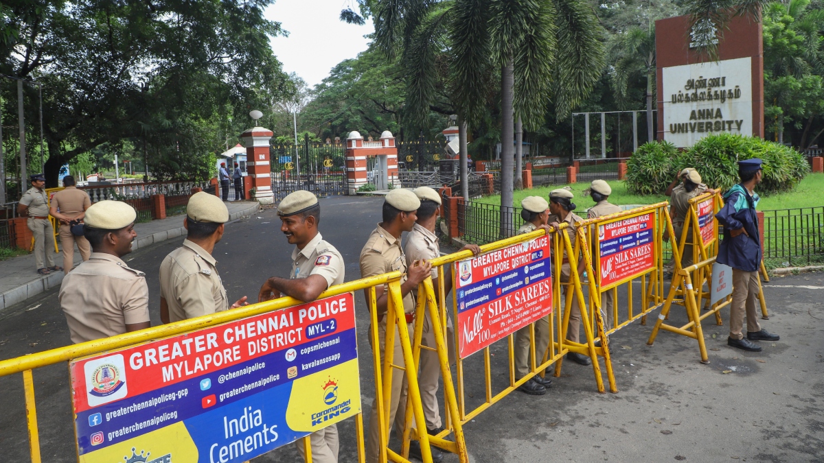 Seizing journalists’ mobile phones is an assault on the press: Madras ...