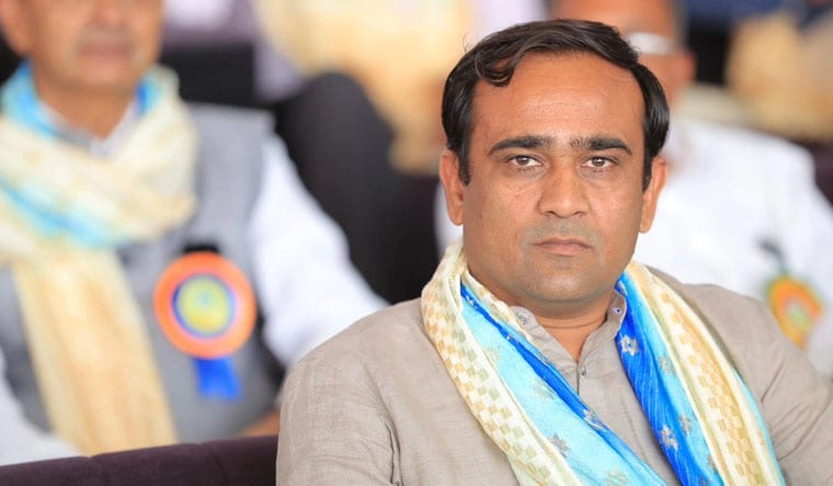 Surat: Suspended Nilesh Kumbhani returns, says 'Congress betrayed me ...
