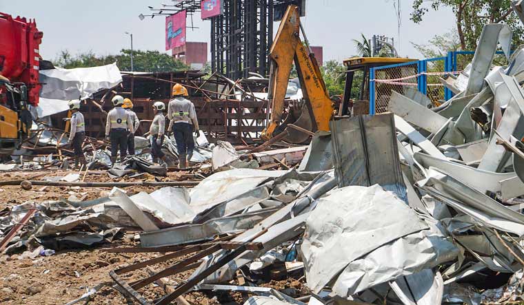 Mumbai hoarding crash: Toll rises to 16, manhunt continues for ad ...