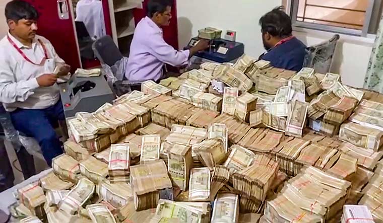 ED recovers Rs 20-30 crore cash from domestic help 'linked' to ...