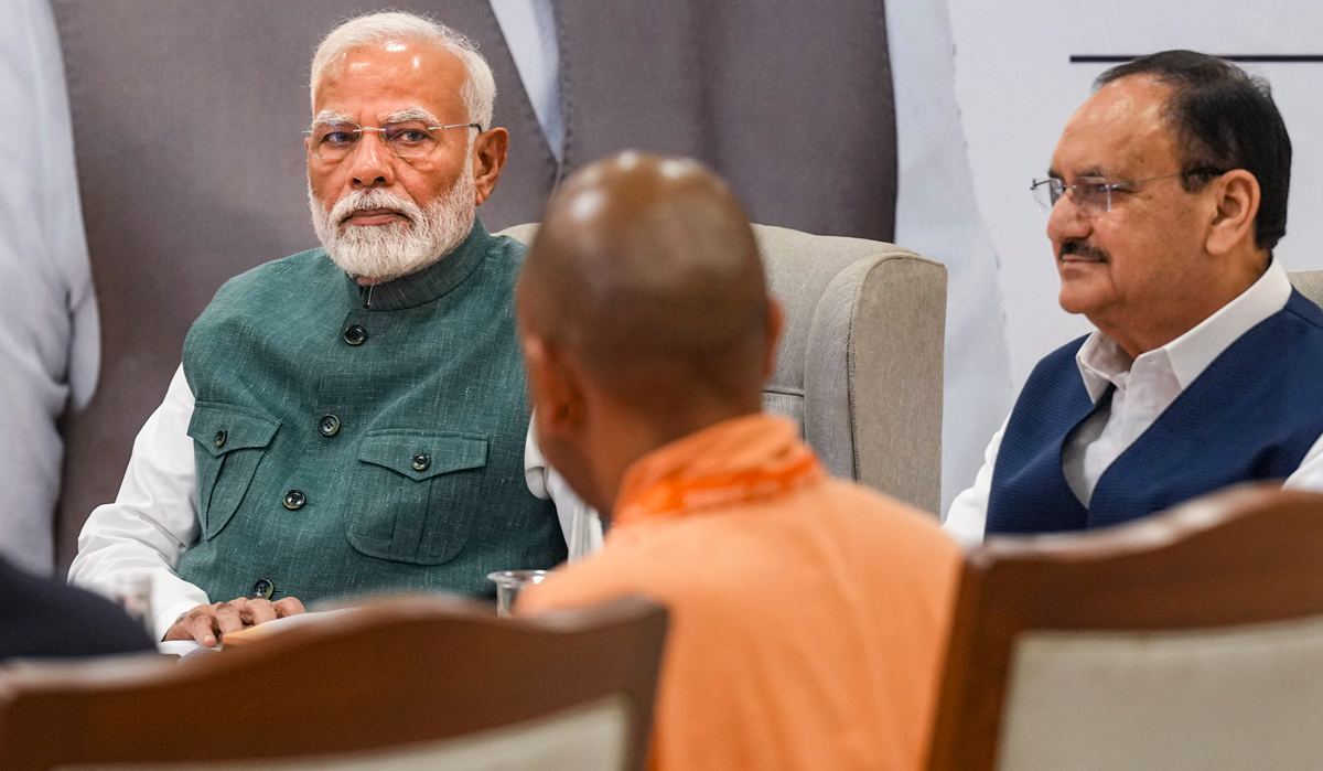 PM Modi holds meeting with Yogi Adityanath, others in Delhi amid rift ...