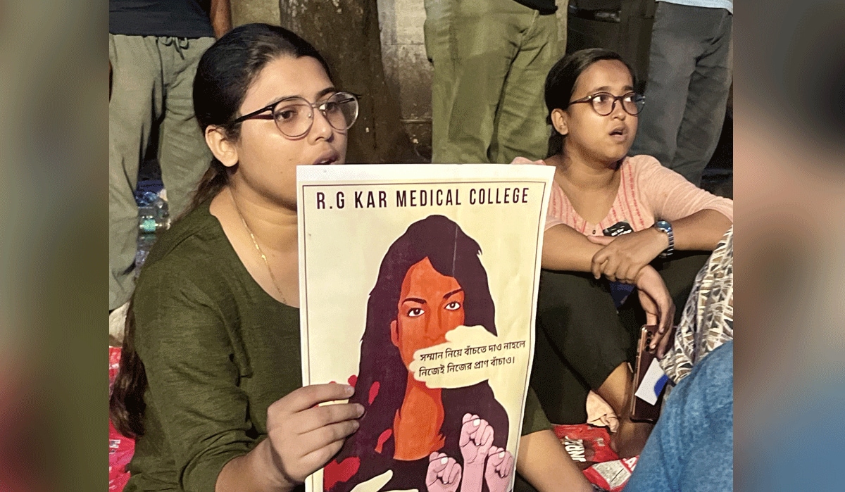Protests erupt after medical student raped, murdered in Kolkata govt ...