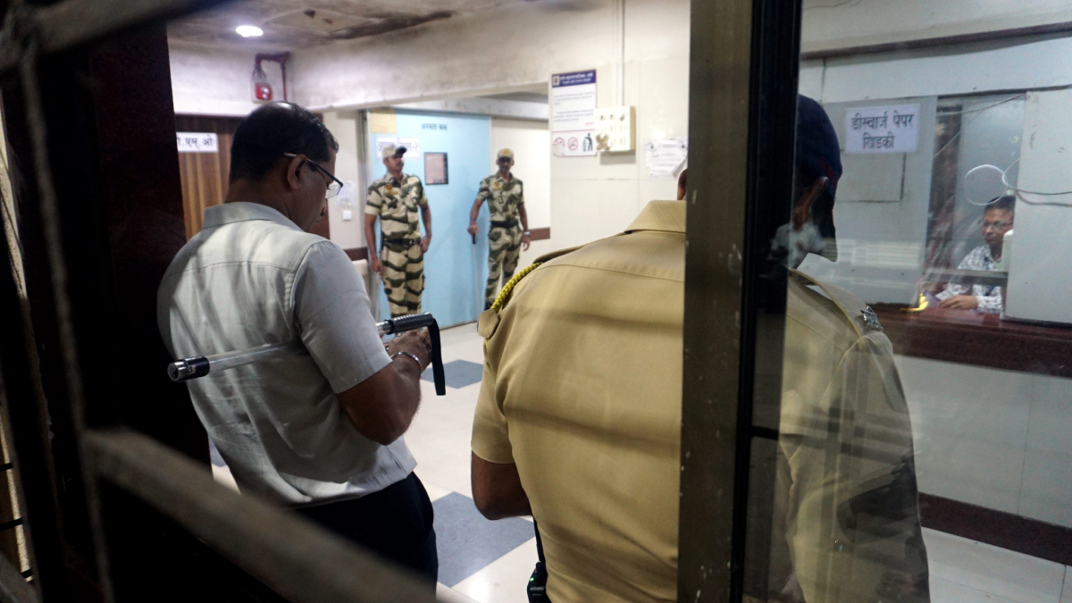 Inspector Sanjay, who shot Badlapur sexual assault accused Akshay ...