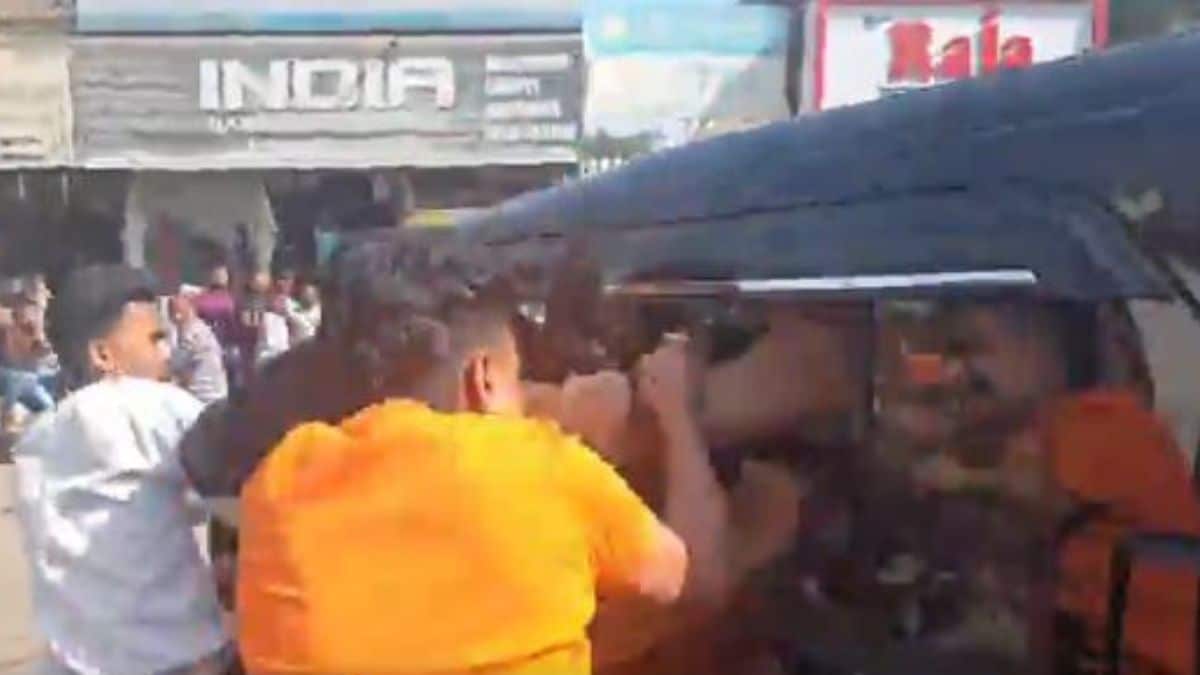 AIMIM leader Imtiaz Jaleel attacked by angry mob at rally; alleges ...