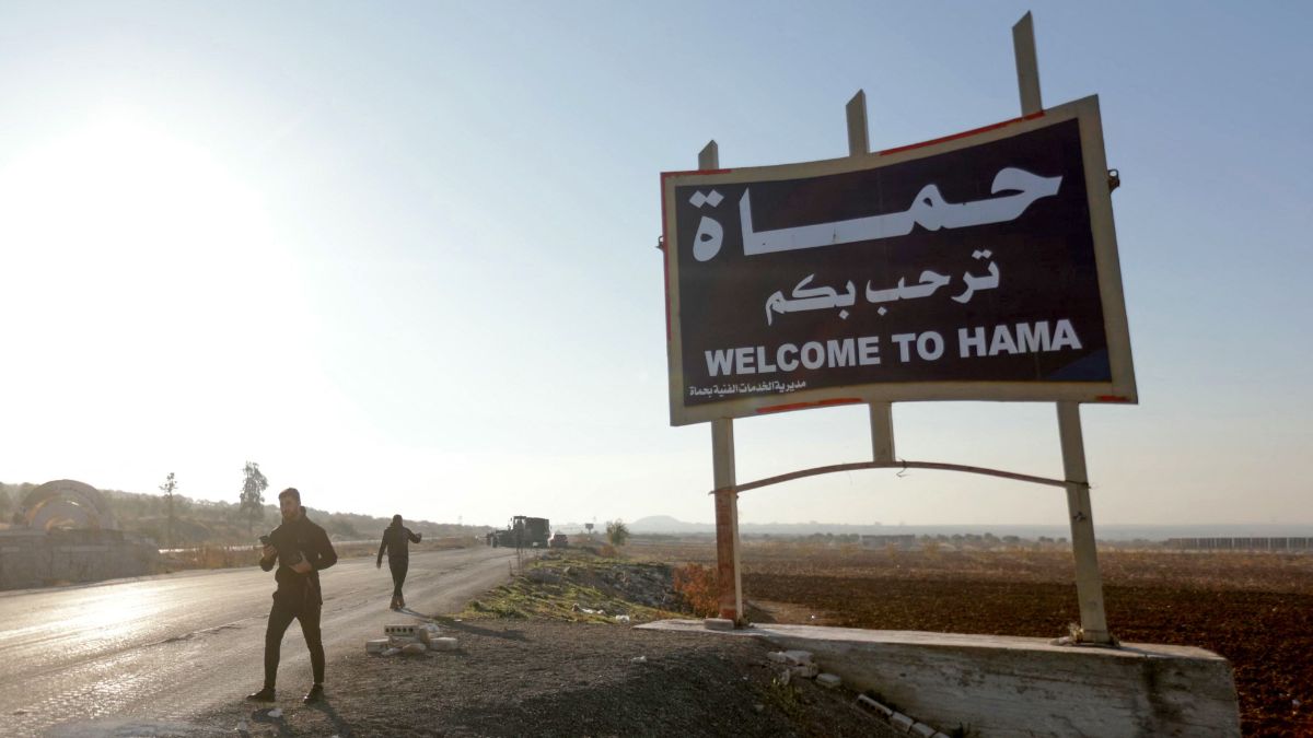 Syrian rebels advance to Hama after Aleppo offensive as Assad troops ...