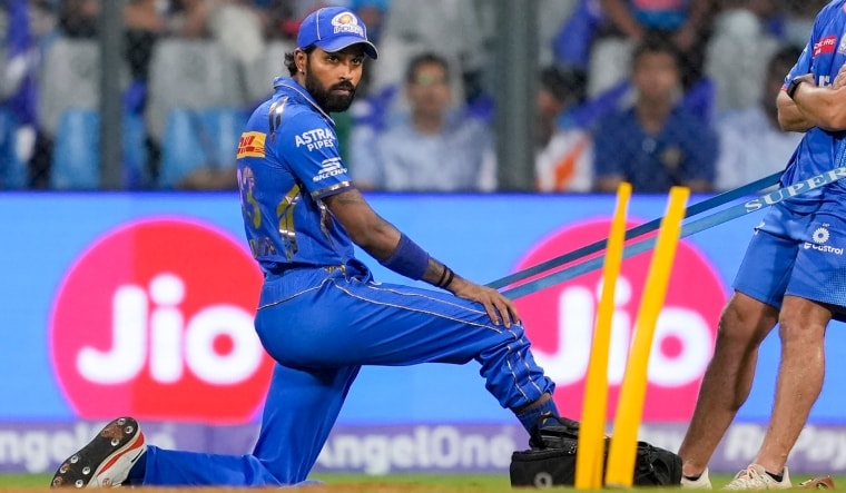 'Ego-driven': Now, AB de Villiers criticises Hardik Pandya's Mumbai ...
