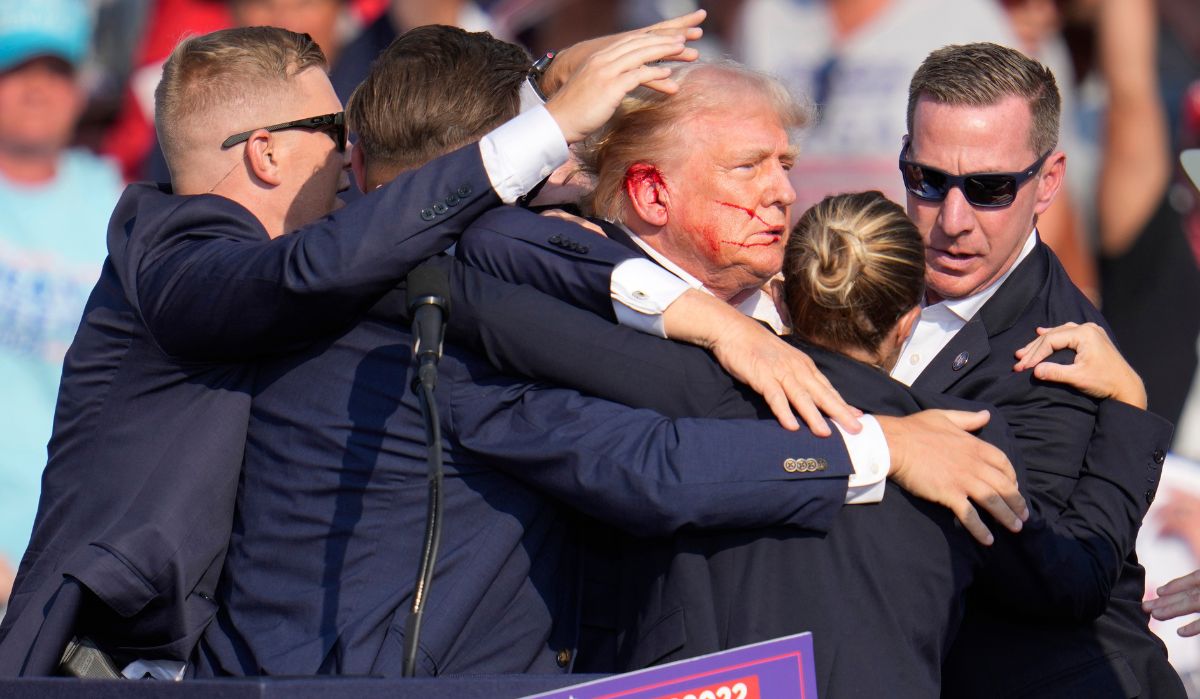 Trump shot: Chilling photo shows bullet flying past ex-president's head ...