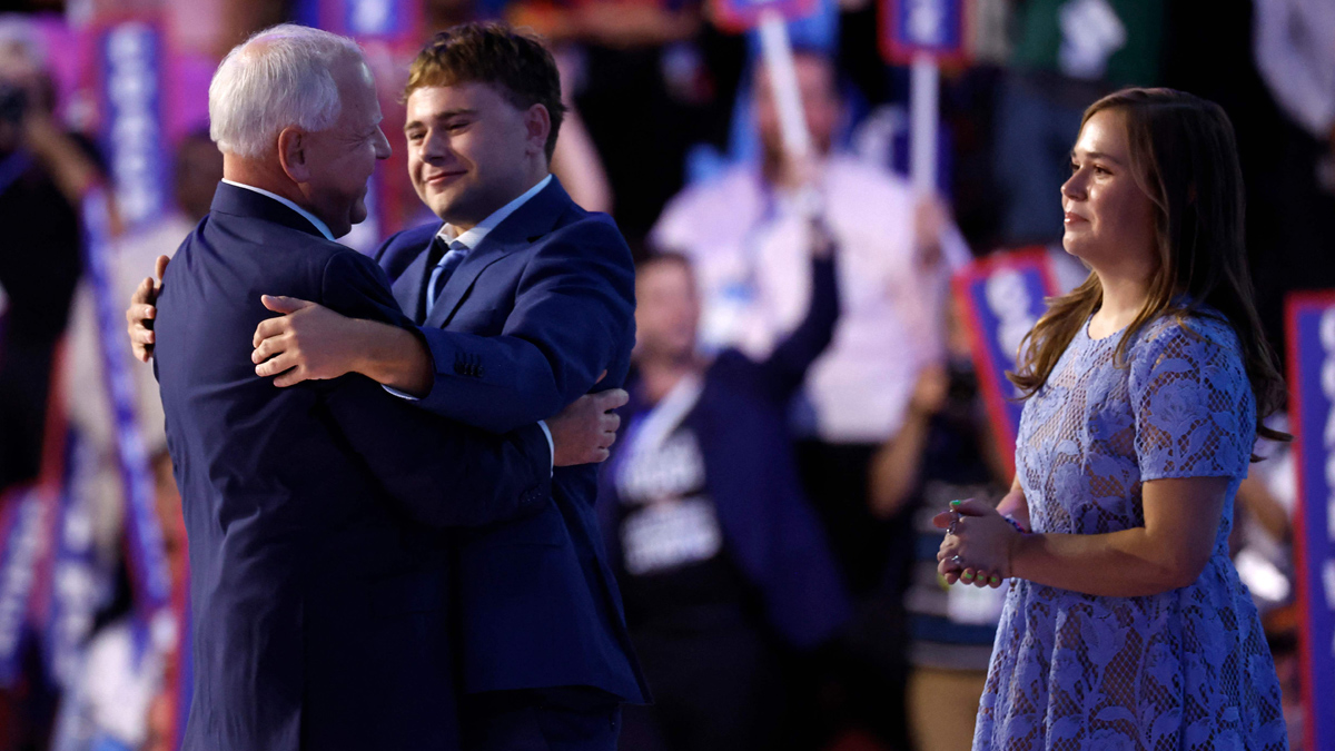 Watch Tim Walzs Son Gets Emotional As He Speaks At The Democratic